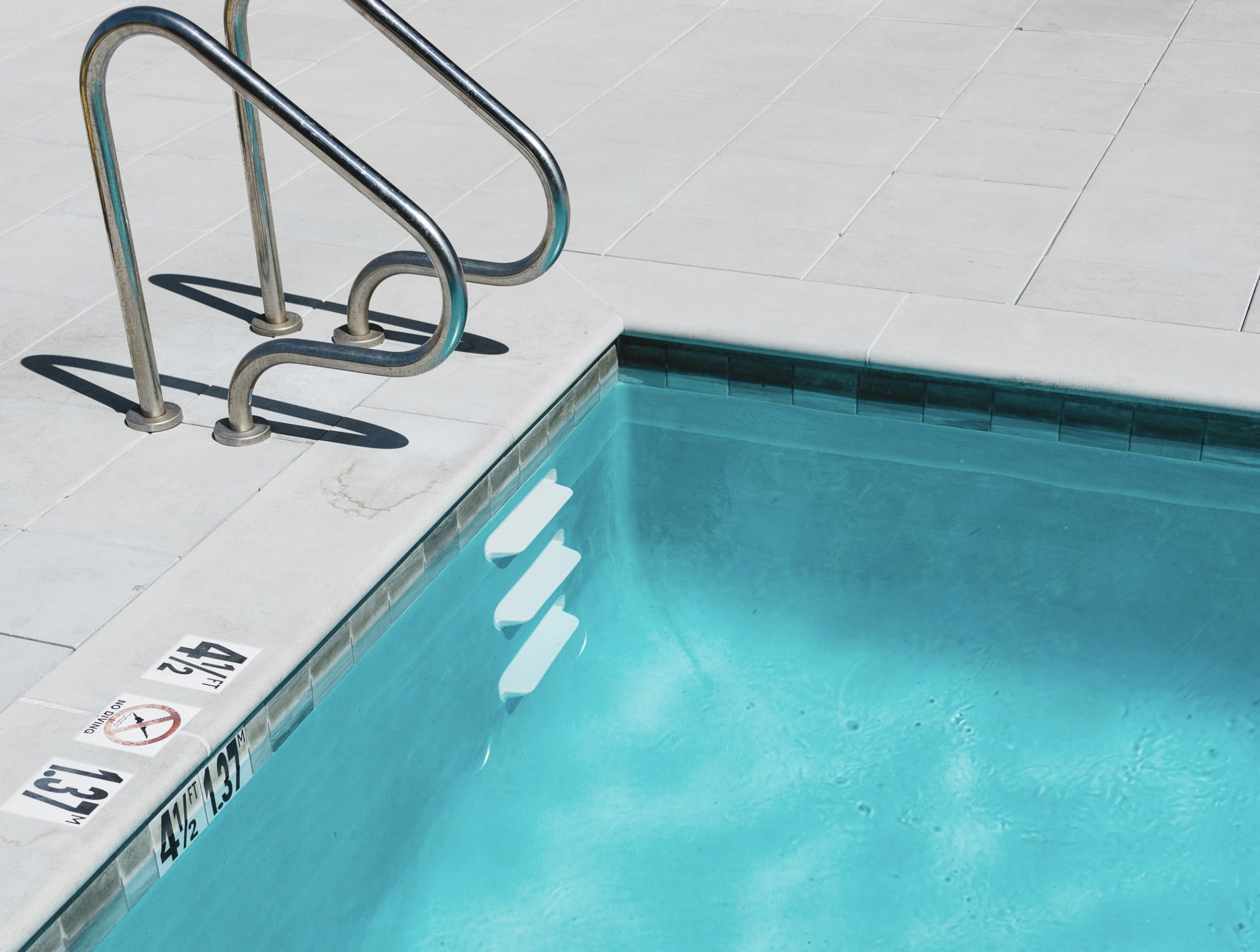 Come for the war, stay for the swimming pool: the Green Zones of ...